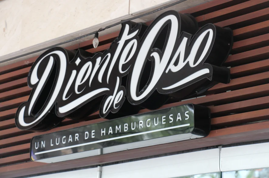 Letreros Luminosos en Lima, Perú ️ — Letreros Perú